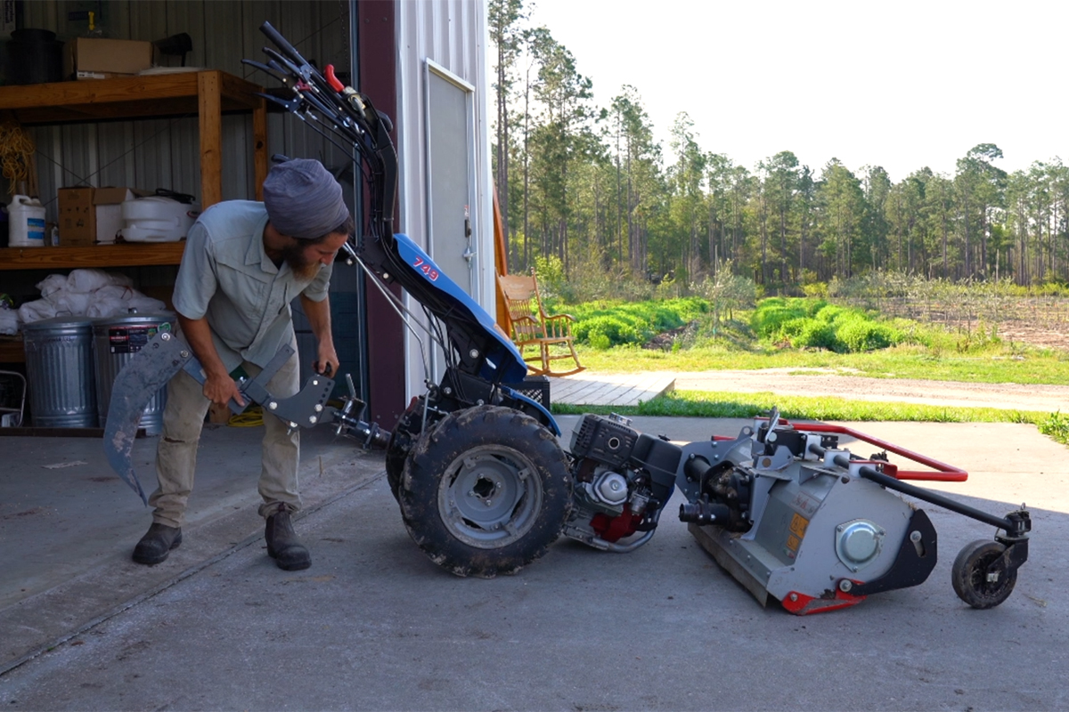 Digging Mini-Swales with a Subsoiler – Videos – Mother Earth News